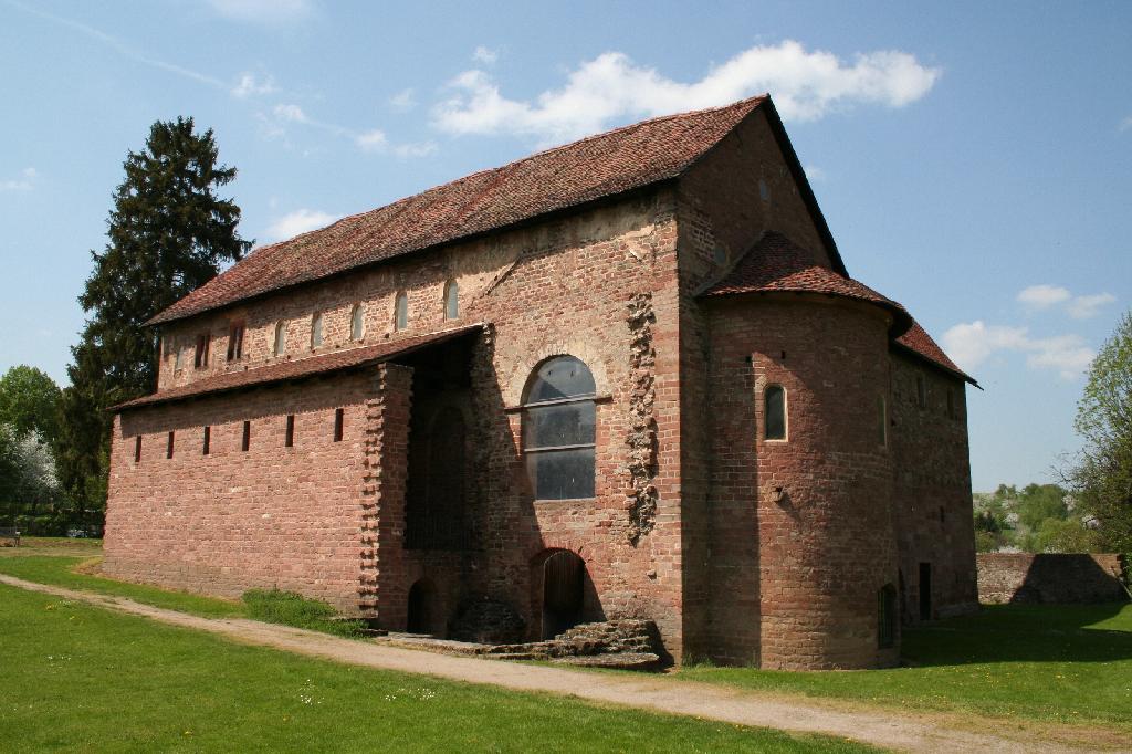 Einhardsbasilika Michelstadt-Steinbach | FreizeitMonster